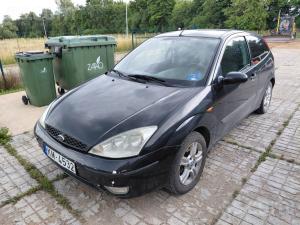 Melns Ford Focus 2002 Cēsis, ar dzinēja tilpumu 1.80 L un nobraukumu 300 tūkst. km par 1500 €, foto  vietnē AUTOMOTO.COM.LV