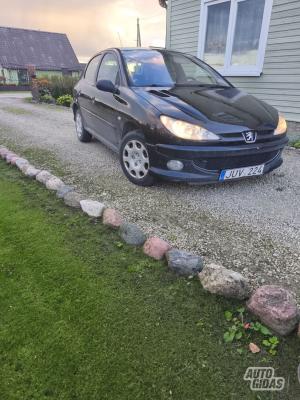 Black Ford Focus 2002 in Pakruojis, with an engine capacity of 1.40 L and mileage of 308 thousand km for 550 €, photo  on AUTOMOTO.COM.LV