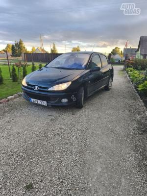 Black Ford Focus 2002 in Pakruojis, with an engine capacity of 1.40 L and mileage of 308 thousand km for 550 €, photo 4 on AUTOMOTO.COM.LV