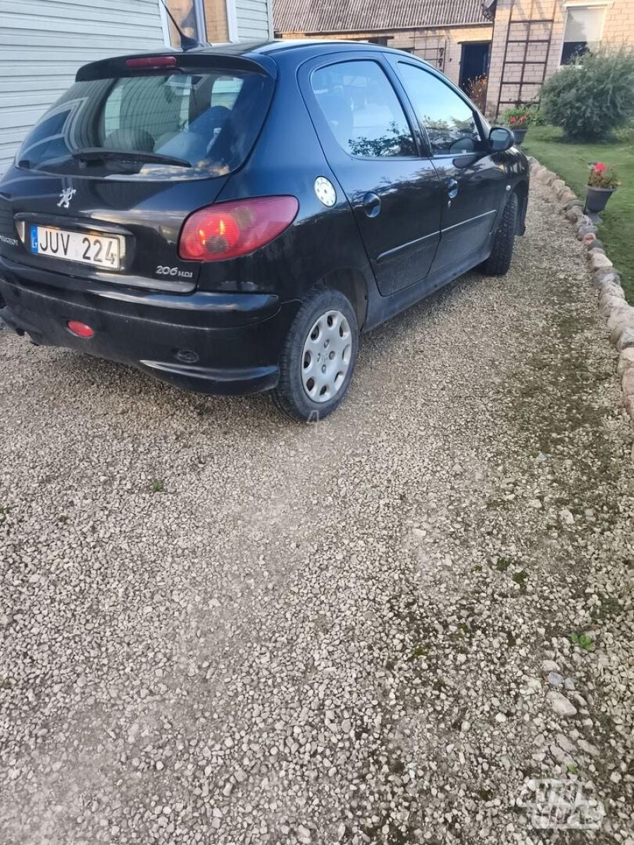 Black Ford Focus 2002 in Pakruojis, with an engine capacity of 1.40 L and mileage of 308 thousand km for 550 €, photo 6 on AUTOMOTO.COM.LV