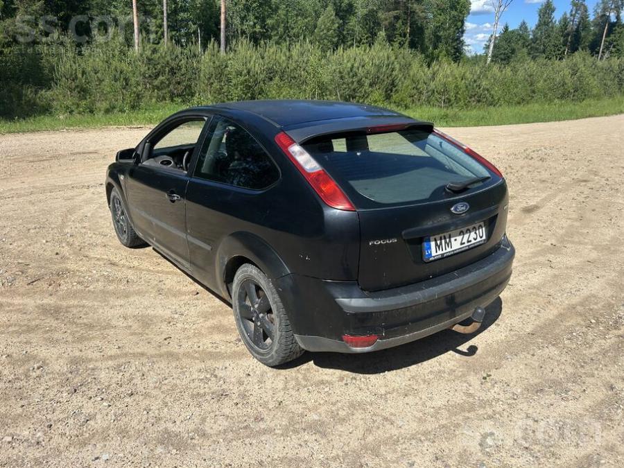 Melns Ford Focus 2004 Kuldīga, ar dzinēja tilpumu 2.00 L un nobraukumu 460 tūkst. km par 830 €, foto 4 vietnē AUTOMOTO.COM.LV