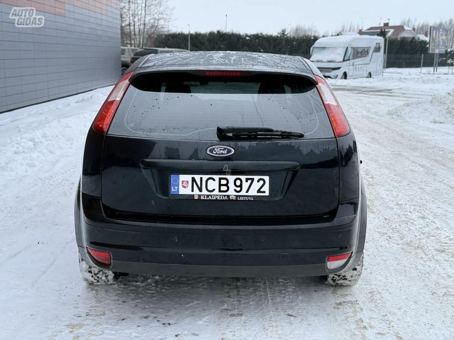 Black Ford Focus 2005 in Silute, with an engine capacity of 2.00 L and mileage of 256 thousand km for 1299 €, photo 3 on AUTOMOTO.COM.LV