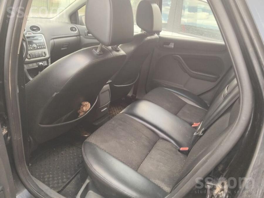 Black Ford Focus 2005 in Riga, with an engine capacity of 1.60 L and mileage of 383 thousand km for 750 €, photo 7 on AUTOMOTO.COM.LV