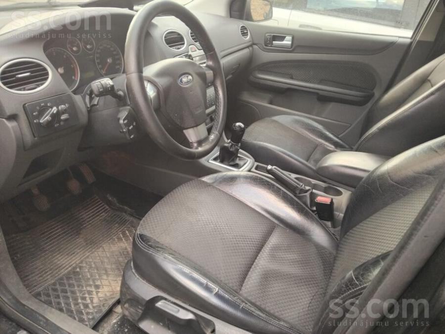 Black Ford Focus 2005 in Riga, with an engine capacity of 1.60 L and mileage of 383 thousand km for 750 €, photo 8 on AUTOMOTO.COM.LV