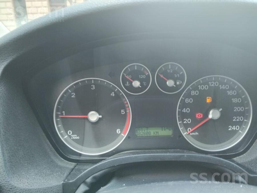 Black Ford Focus 2005 in Riga, with an engine capacity of 1.60 L and mileage of 383 thousand km for 750 €, photo 9 on AUTOMOTO.COM.LV