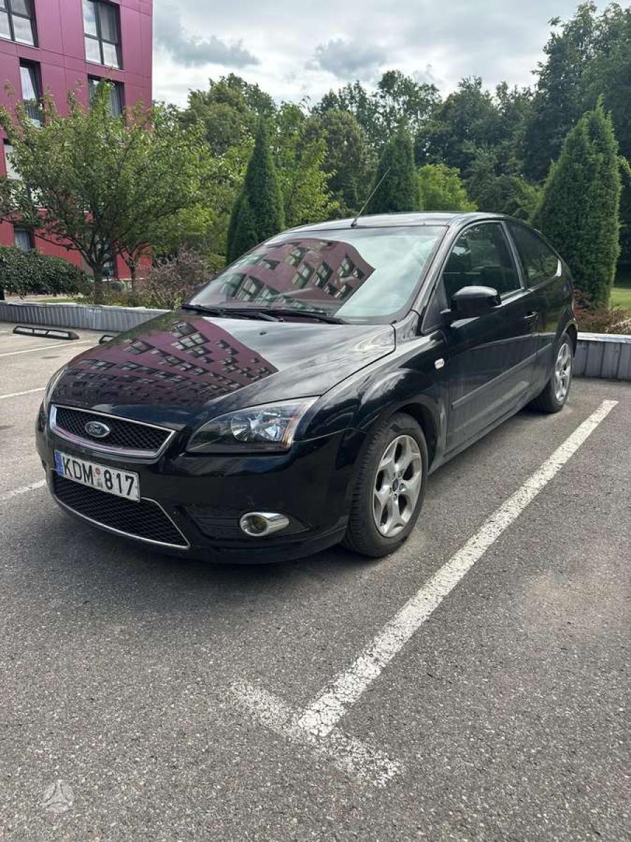 Melns Ford Focus 2005 Kauņa, ar dzinēja tilpumu 2.00 L un nobraukumu 295 tūkst. km par 500 €, foto 5 vietnē AUTOMOTO.COM.LV
