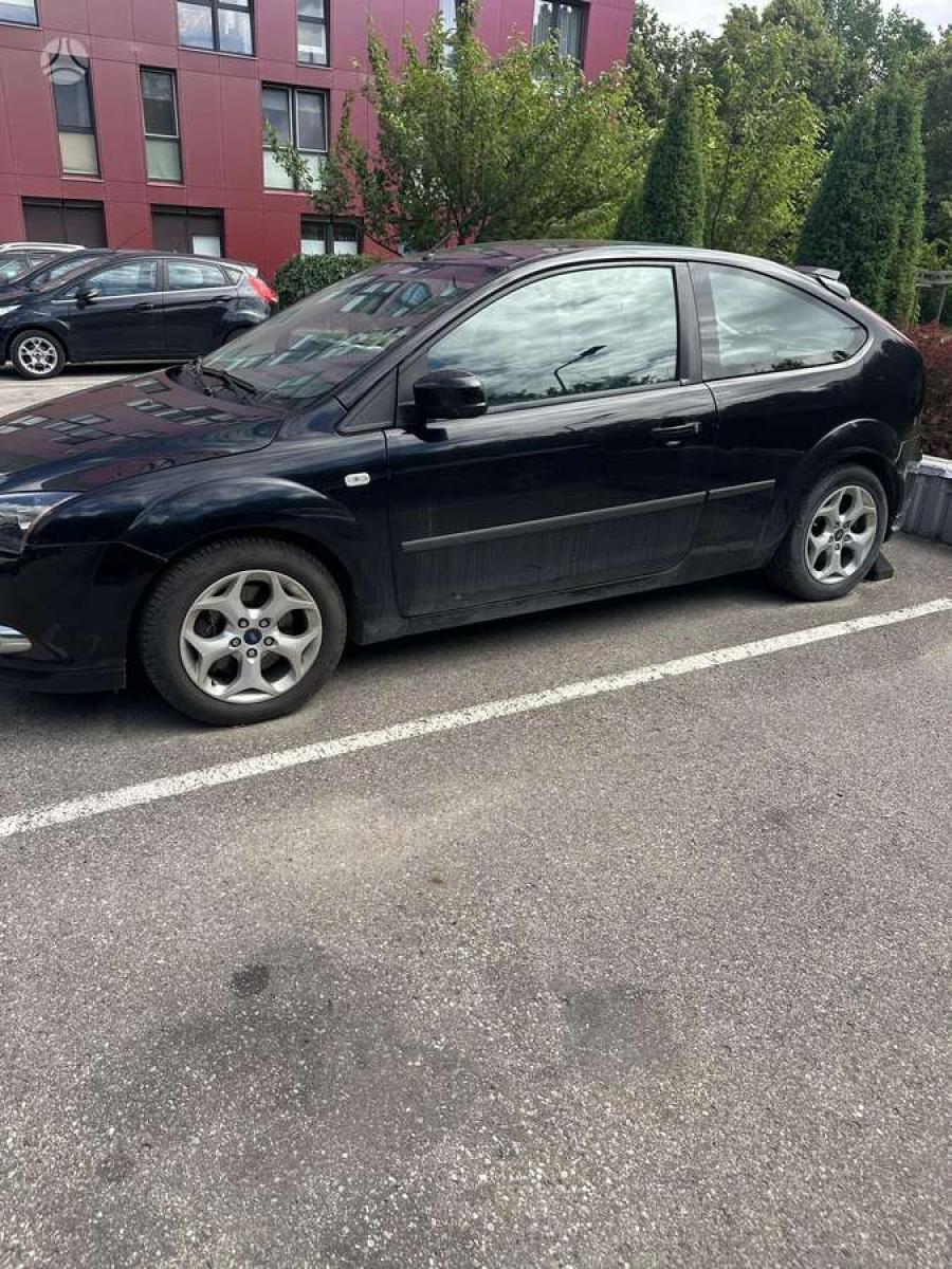 Melns Ford Focus 2005 Kauņa, ar dzinēja tilpumu 2.00 L un nobraukumu 295 tūkst. km par 500 €, foto 6 vietnē AUTOMOTO.COM.LV