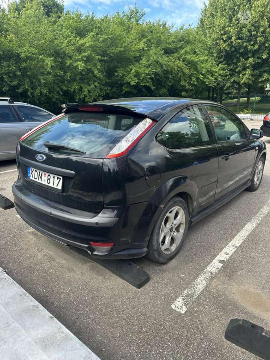Melns Ford Focus 2005 Kauņa, ar dzinēja tilpumu 2.00 L un nobraukumu 295 tūkst. km par 500 €, foto 9 vietnē AUTOMOTO.COM.LV
