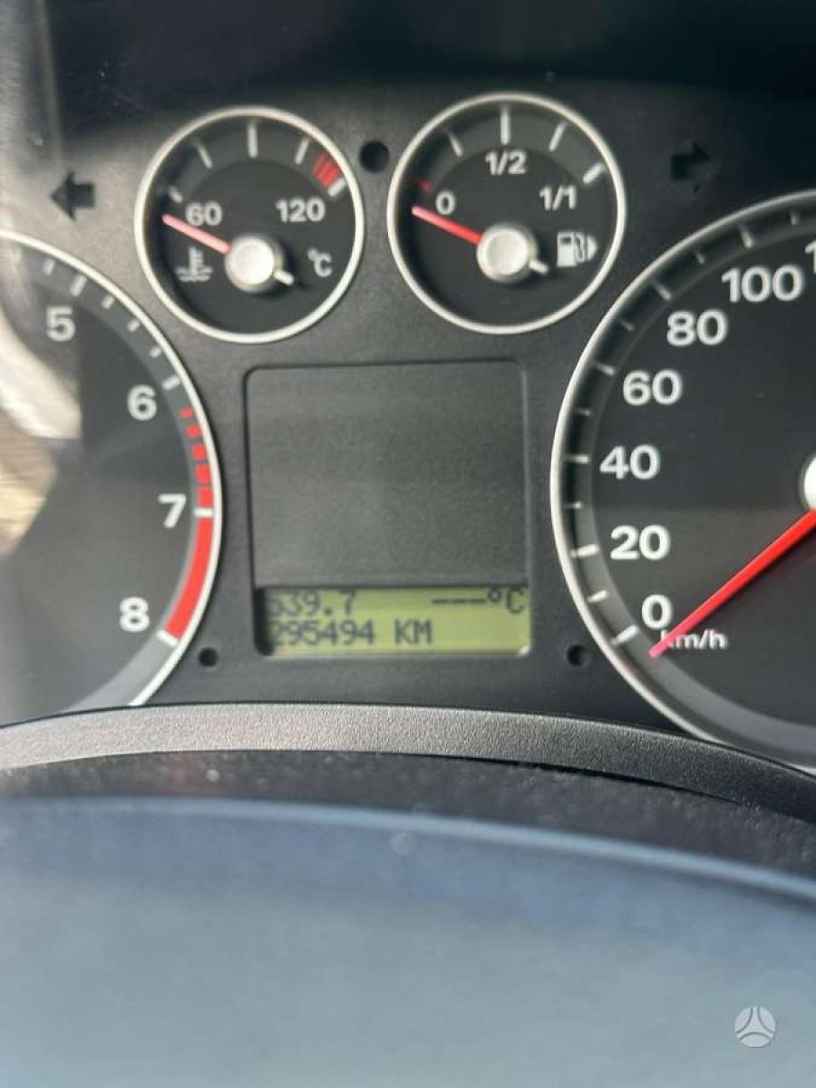 Melns Ford Focus 2005 Kauņa, ar dzinēja tilpumu 2.00 L un nobraukumu 295 tūkst. km par 500 €, foto 14 vietnē AUTOMOTO.COM.LV