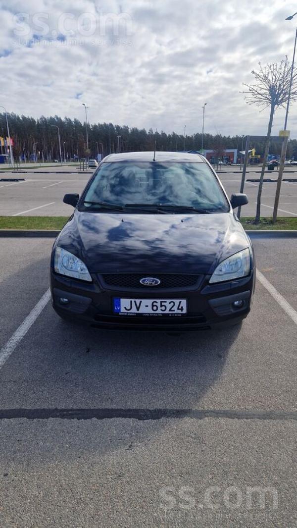 Black Ford Focus 2006 in Riga, with an engine capacity of 1.60 L and mileage of 264 thousand km for 1100 €, photo 1 on AUTOMOTO.COM.LV