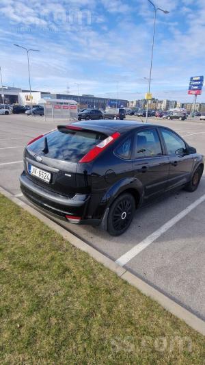 Melns Ford Focus 2006 Rīga, ar dzinēja tilpumu 1.60 L un nobraukumu 264 tūkst. km par 1100 €, foto 6 vietnē AUTOMOTO.COM.LV