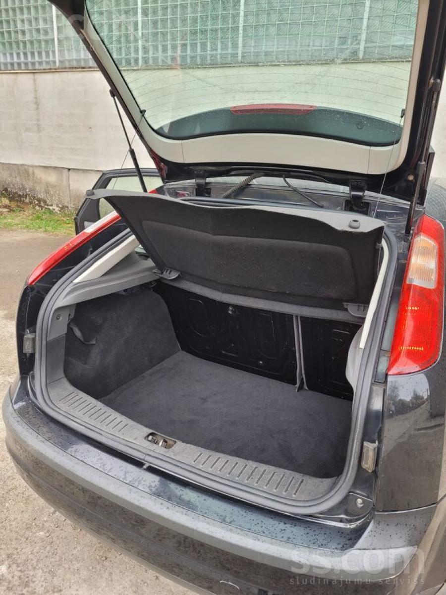 Melns Ford Focus 2006 Rīga, ar dzinēja tilpumu 1.60 L un nobraukumu 331 tūkst. km par 1399 €, foto 4 vietnē AUTOMOTO.COM.LV