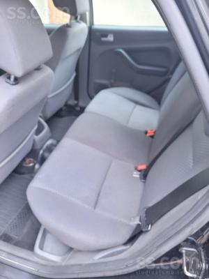 Melns Ford Focus 2006 Rīga, ar dzinēja tilpumu 1.60 L un nobraukumu 331 tūkst. km par 1399 €, foto 5 vietnē AUTOMOTO.COM.LV