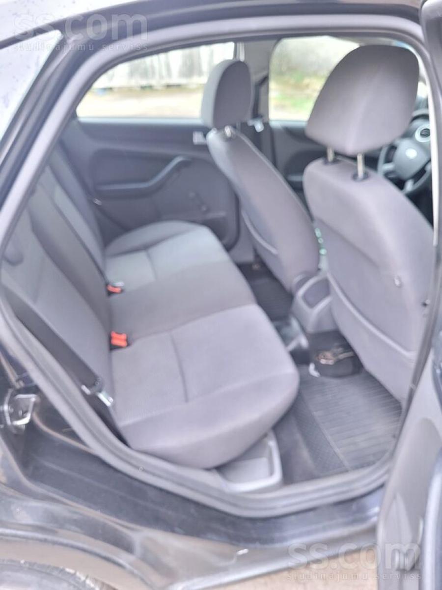 Melns Ford Focus 2006 Rīga, ar dzinēja tilpumu 1.60 L un nobraukumu 331 tūkst. km par 1399 €, foto 10 vietnē AUTOMOTO.COM.LV