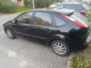 Melns Ford Focus 2006 Liepāja, ar dzinēja tilpumu 1.60 L un nobraukumu 325 tūkst. km par 1000 €, foto 3 vietnē AUTOMOTO.COM.LV