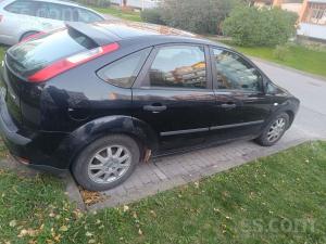 Melns Ford Focus 2006 Liepāja, ar dzinēja tilpumu 1.60 L un nobraukumu 325 tūkst. km par 1000 €, foto 4 vietnē AUTOMOTO.COM.LV