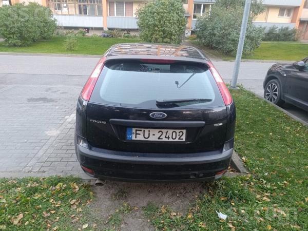Melns Ford Focus 2006 Liepāja, ar dzinēja tilpumu 1.60 L un nobraukumu 325 tūkst. km par 1000 €, foto 5 vietnē AUTOMOTO.COM.LV