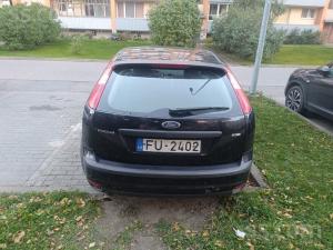 Melns Ford Focus 2006 Liepāja, ar dzinēja tilpumu 1.60 L un nobraukumu 325 tūkst. km par 1000 €, foto 5 vietnē AUTOMOTO.COM.LV