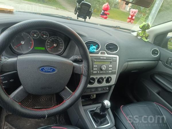 Melns Ford Focus 2006 Liepāja, ar dzinēja tilpumu 1.60 L un nobraukumu 325 tūkst. km par 1000 €, foto 6 vietnē AUTOMOTO.COM.LV