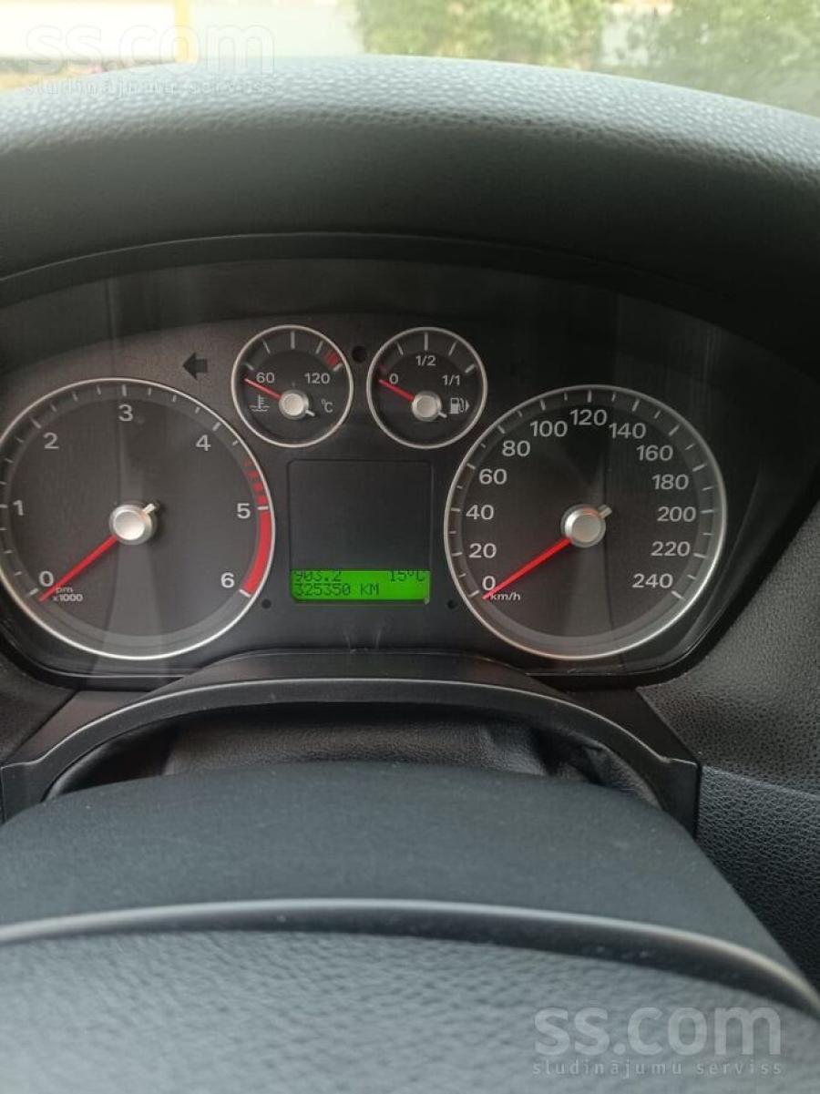 Melns Ford Focus 2006 Liepāja, ar dzinēja tilpumu 1.60 L un nobraukumu 325 tūkst. km par 1000 €, foto 9 vietnē AUTOMOTO.COM.LV