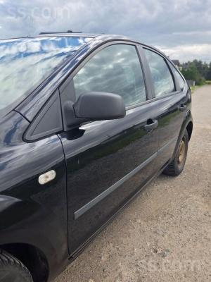 Melns Ford Focus 2006 Rīga, ar dzinēja tilpumu 1.60 L un nobraukumu 255 tūkst. km par 1300 €, foto 4 vietnē AUTOMOTO.COM.LV
