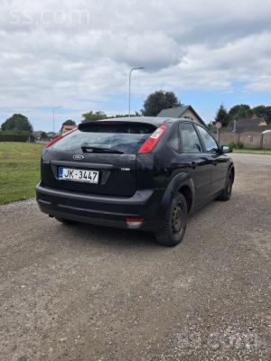 Melns Ford Focus 2006 Rīga, ar dzinēja tilpumu 1.60 L un nobraukumu 255 tūkst. km par 1300 €, foto 5 vietnē AUTOMOTO.COM.LV