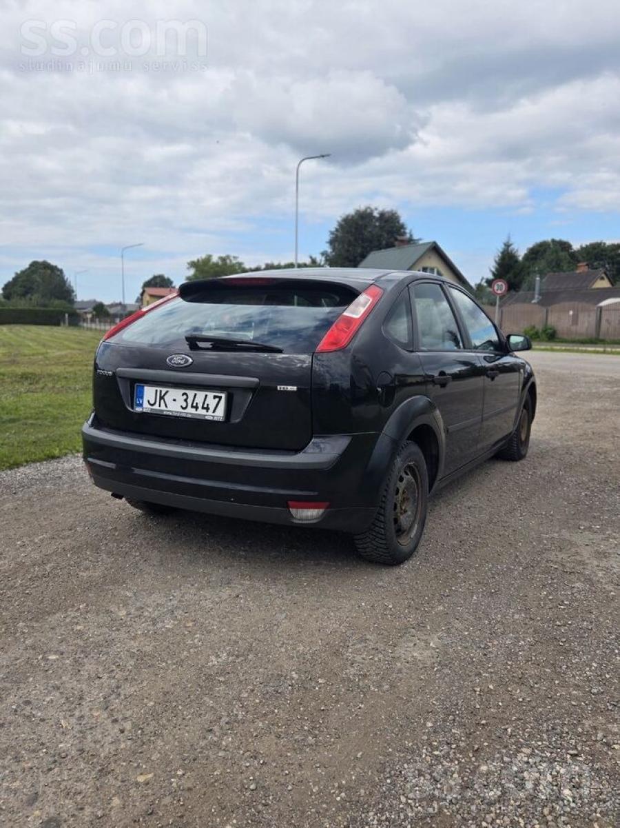 Melns Ford Focus 2006 Rīga, ar dzinēja tilpumu 1.60 L un nobraukumu 255 tūkst. km par 1300 €, foto 5 vietnē AUTOMOTO.COM.LV