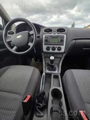 Melns Ford Focus 2006 Rīga, ar dzinēja tilpumu 1.60 L un nobraukumu 255 tūkst. km par 1300 €, foto 7 vietnē AUTOMOTO.COM.LV