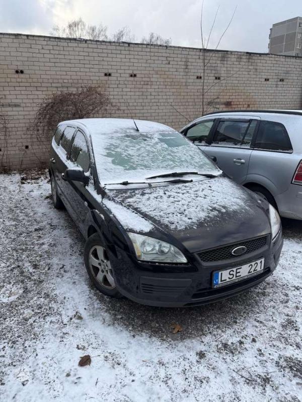 Black Ford Focus 2007 in Kaunas, with an engine capacity of 1.56 L and mileage of 245 thousand km for 499 €, photo 2 on AUTOMOTO.COM.LV