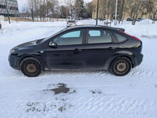 Melns Ford Focus 2007 Viļņa, ar dzinēja tilpumu 1.60 L un nobraukumu 230 tūkst. km par 900 €, foto 3 vietnē AUTOMOTO.COM.LV