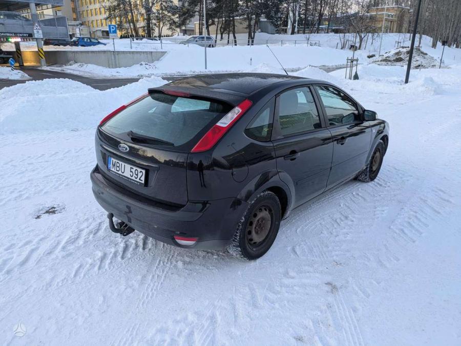 Black Ford Focus 2007 in Vilnius, with an engine capacity of 1.60 L and mileage of 230 thousand km for 900 €, photo 5 on AUTOMOTO.COM.LV