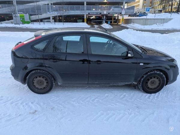 Melns Ford Focus 2007 Viļņa, ar dzinēja tilpumu 1.60 L un nobraukumu 230 tūkst. km par 900 €, foto 6 vietnē AUTOMOTO.COM.LV