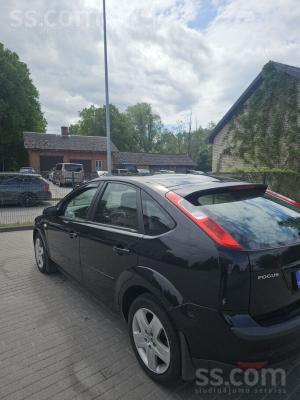 Black Ford Focus 2007 in Valmiera, with an engine capacity of 1.60 L and mileage of 183 thousand km for 1590 €, photo 3 on AUTOMOTO.COM.LV