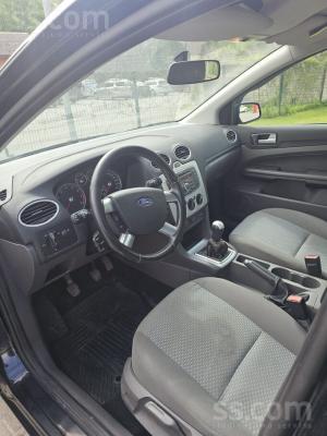 Black Ford Focus 2007 in Valmiera, with an engine capacity of 1.60 L and mileage of 183 thousand km for 1590 €, photo 4 on AUTOMOTO.COM.LV