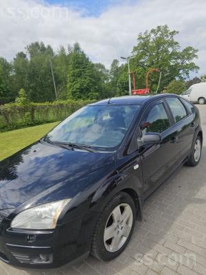 Black Ford Focus 2007 in Valmiera, with an engine capacity of 1.60 L and mileage of 183 thousand km for 1590 €, photo 5 on AUTOMOTO.COM.LV