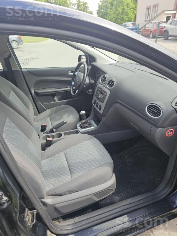 Black Ford Focus 2007 in Valmiera, with an engine capacity of 1.60 L and mileage of 183 thousand km for 1590 €, photo 5 on AUTOMOTO.COM.LV