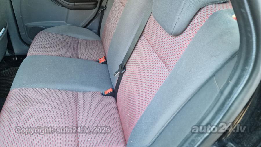 Melns Ford Focus 2007 Tallina, ar dzinēja tilpumu 1.60 L un nobraukumu 149 tūkst. km par 1350 €, foto 9 vietnē AUTOMOTO.COM.LV