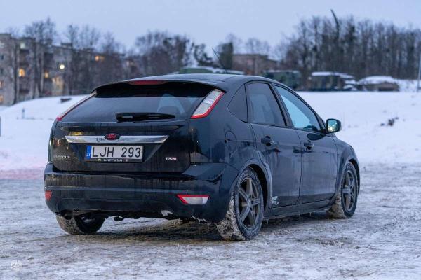 Melns Ford Focus 2008 Kauņa, ar dzinēja tilpumu 2.00 L un nobraukumu 304 tūkst. km par 2800 €, foto 4 vietnē AUTOMOTO.COM.LV