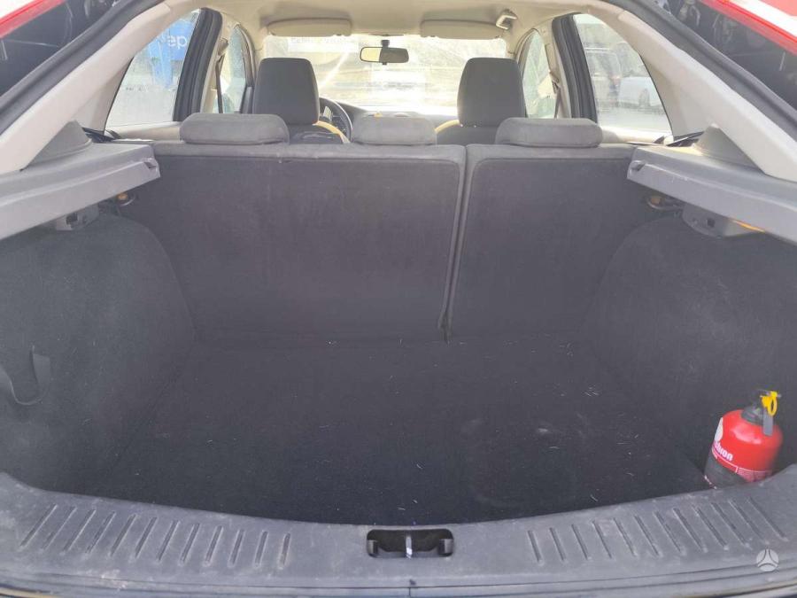 Black Ford Focus 2008 in Gargzdai, with an engine capacity of 1.56 L and mileage of 350 thousand km for 1100 €, photo 7 on AUTOMOTO.COM.LV