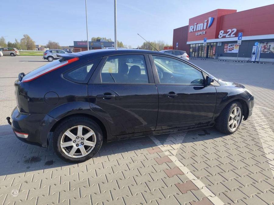 Black Ford Focus 2008 in Gargzdai, with an engine capacity of 1.56 L and mileage of 350 thousand km for 1100 €, photo 9 on AUTOMOTO.COM.LV