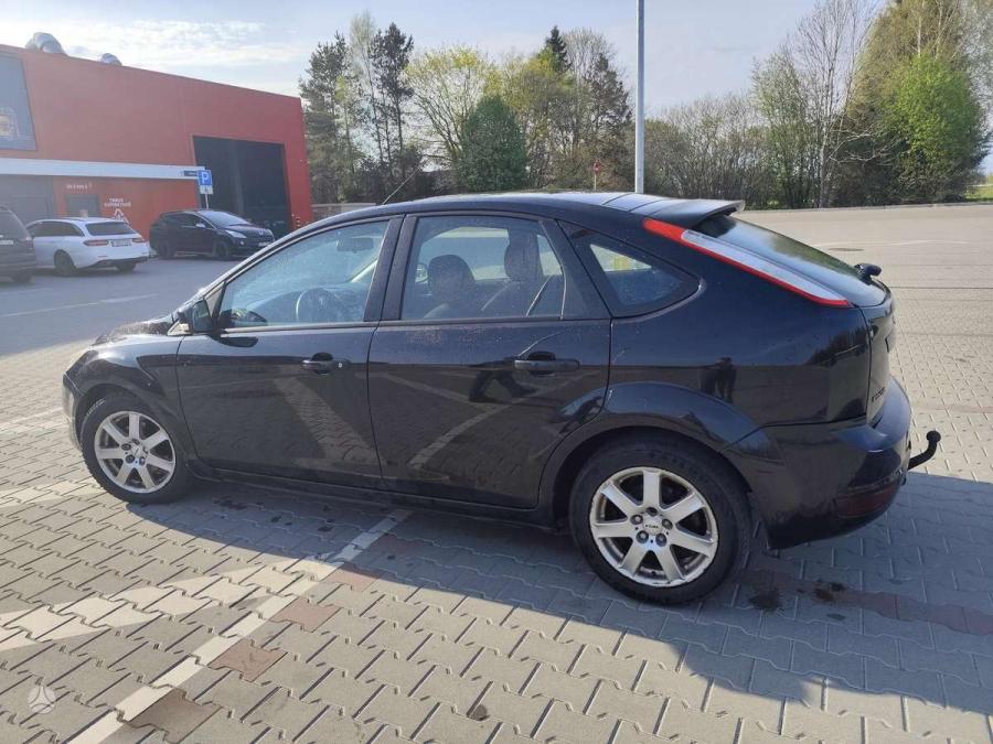 Black Ford Focus 2008 in Gargzdai, with an engine capacity of 1.56 L and mileage of 350 thousand km for 1100 €, photo 13 on AUTOMOTO.COM.LV