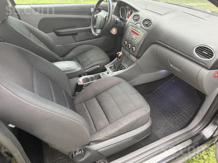 Black Ford Focus 2008 in Saldus, with an engine capacity of 1.60 L and mileage of 360 thousand km for 2200 €, photo 7 on AUTOMOTO.COM.LV