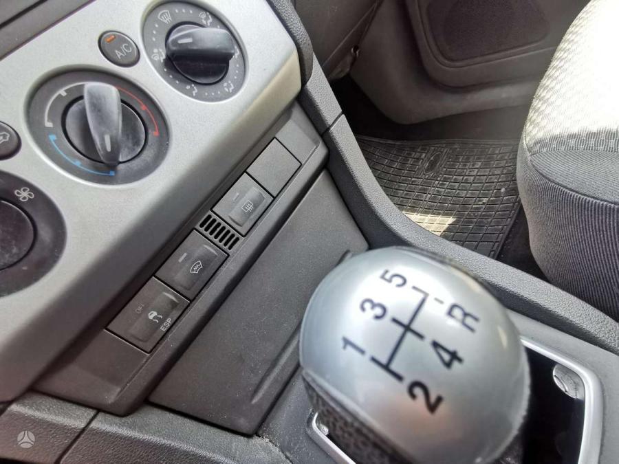 Melns Ford Focus 2008 Viļņa, ar dzinēja tilpumu 1.56 L un nobraukumu 230 tūkst. km par 750 €, foto 25 vietnē AUTOMOTO.COM.LV