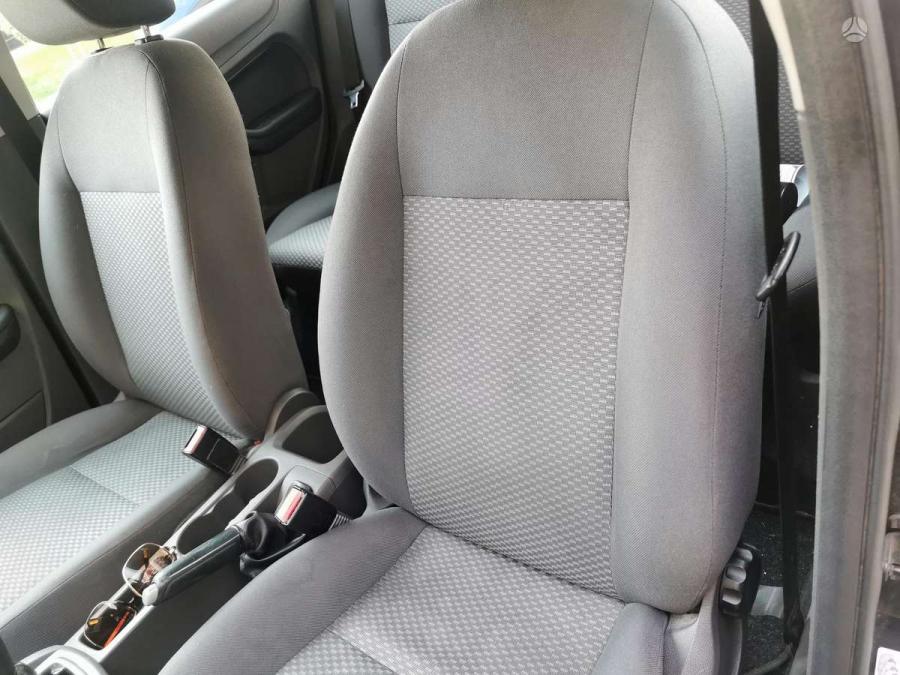 Melns Ford Focus 2008 Viļņa, ar dzinēja tilpumu 1.56 L un nobraukumu 230 tūkst. km par 750 €, foto 27 vietnē AUTOMOTO.COM.LV