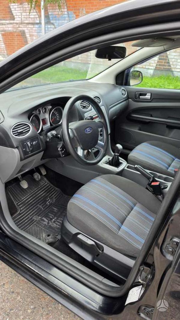 Black Ford Focus 2008 in Siauliai, with an engine capacity of 1.60 L and mileage of 199 thousand km for 1600 €, photo 6 on AUTOMOTO.COM.LV
