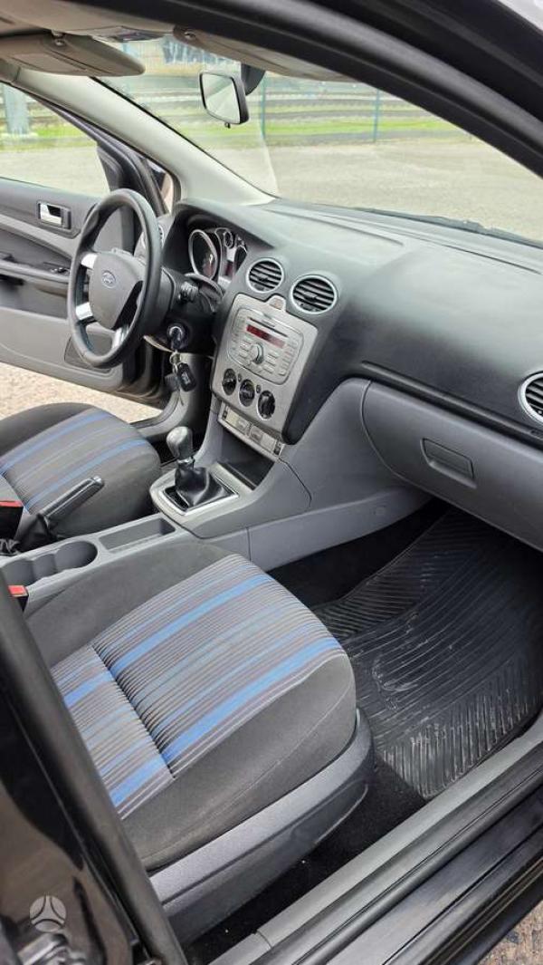 Black Ford Focus 2008 in Siauliai, with an engine capacity of 1.60 L and mileage of 199 thousand km for 1600 €, photo 8 on AUTOMOTO.COM.LV
