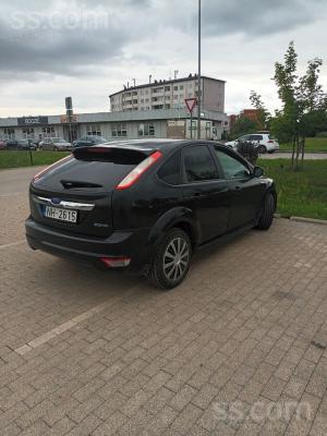 Melns Ford Focus 2008 Jelgava, ar dzinēja tilpumu 1.60 L un nobraukumu 458 tūkst. km par 2400 €, foto 5 vietnē AUTOMOTO.COM.LV