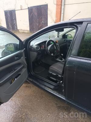 Melns Ford Focus 2008 Jelgava, ar dzinēja tilpumu 1.60 L un nobraukumu 458 tūkst. km par 2400 €, foto 7 vietnē AUTOMOTO.COM.LV
