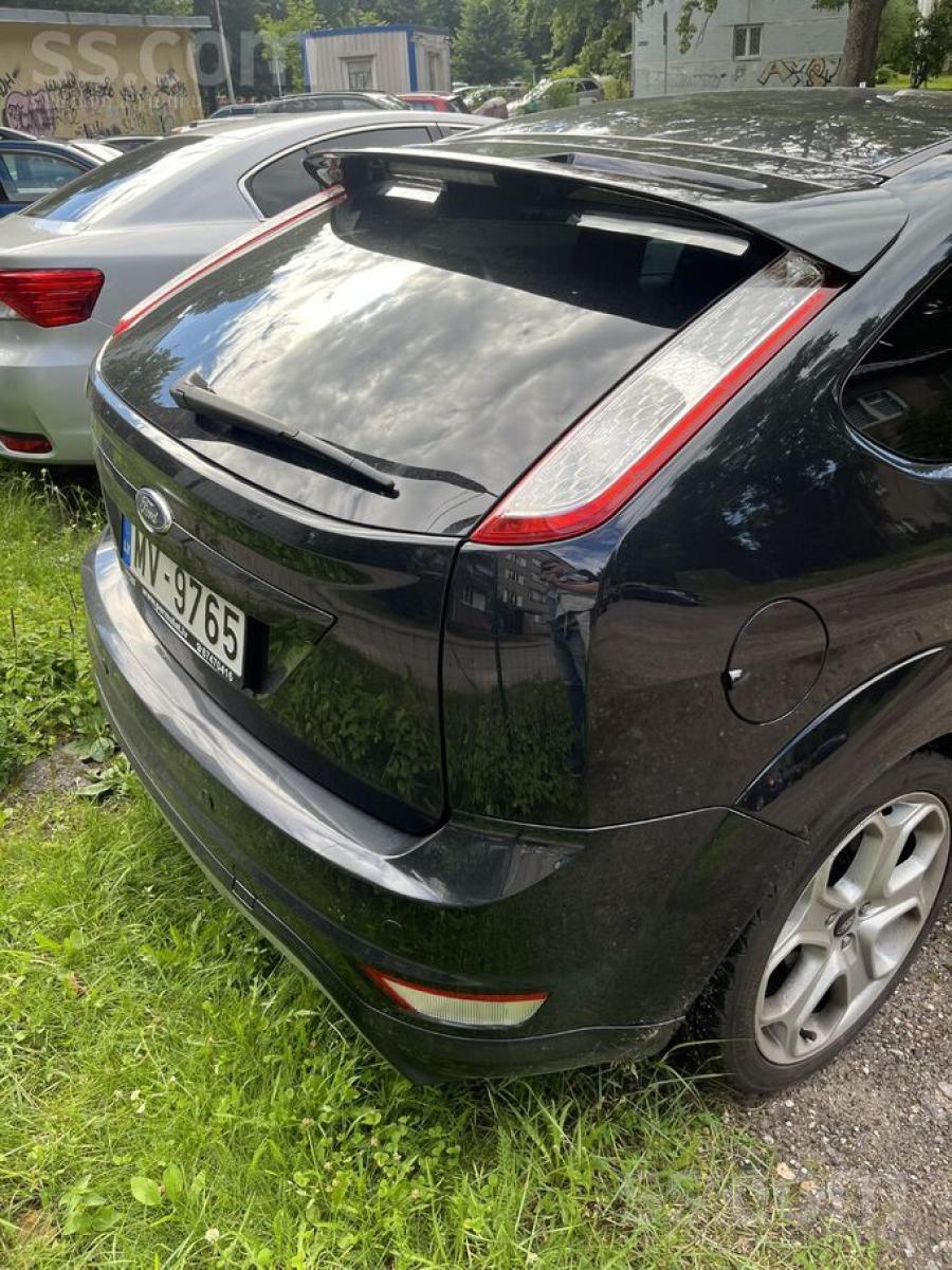 Black Ford Focus 2009 in Riga, with an engine capacity of 2.00 L and mileage of 251 thousand km for 1400 €, photo 1 on AUTOMOTO.COM.LV