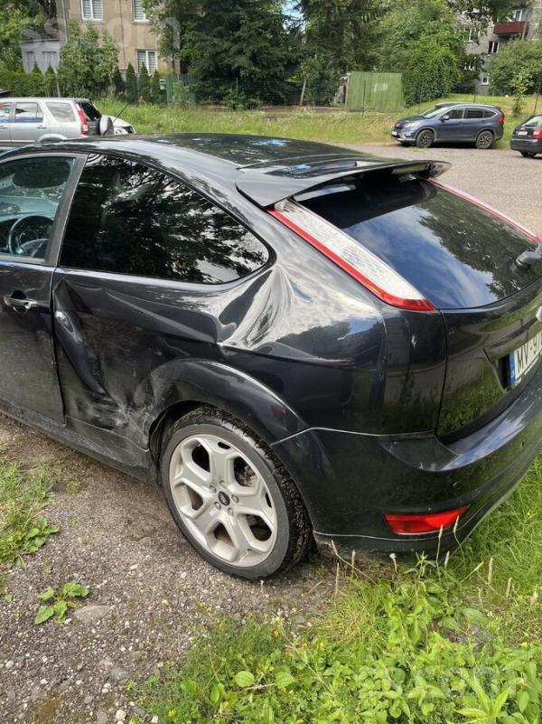 Black Ford Focus 2009 in Riga, with an engine capacity of 2.00 L and mileage of 251 thousand km for 1400 €, photo 4 on AUTOMOTO.COM.LV
